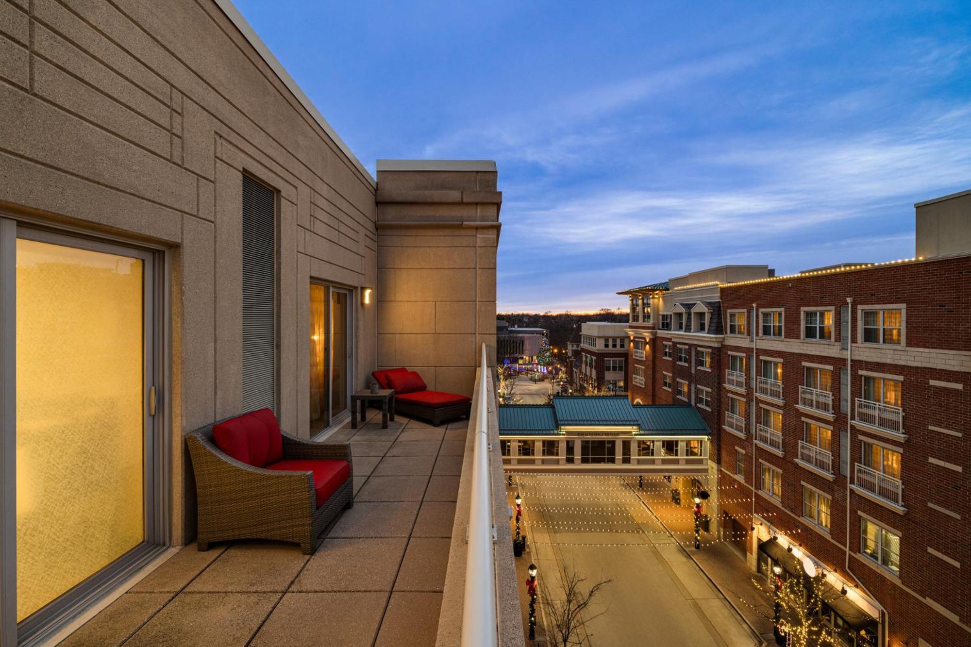 HOTEL INDIGO NAPERVILLE RIVERWALK BY IHG, NAPERVILLE